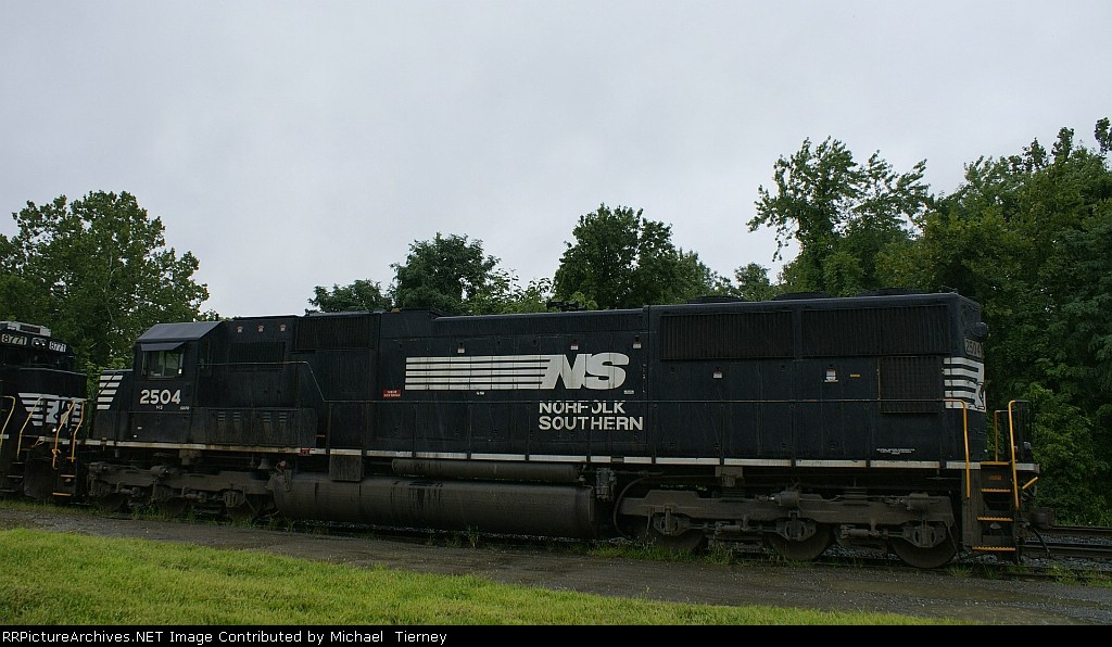 Roster shot : NS SD70 2504 at east end of Allentown Yard